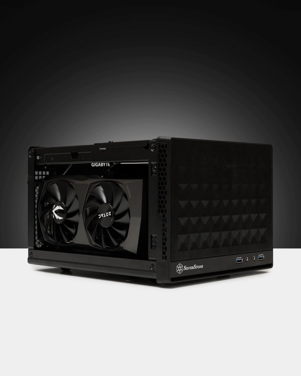 XRIG SG13 Liquid Cooled Portable PC - Review - Noobs2Pro